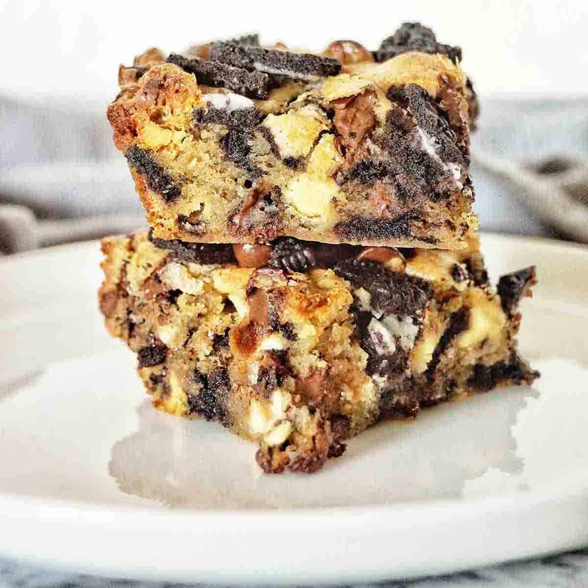 Oreo Blondies (Easy One Bowl Recipe + VIDEO) - Sweet Caramel Sunday