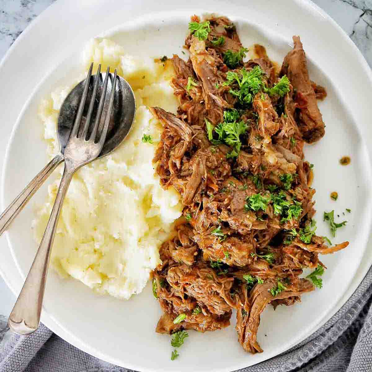 Slow Cooker Pulled Beef (+VIDEO) - Sweet Caramel Sunday